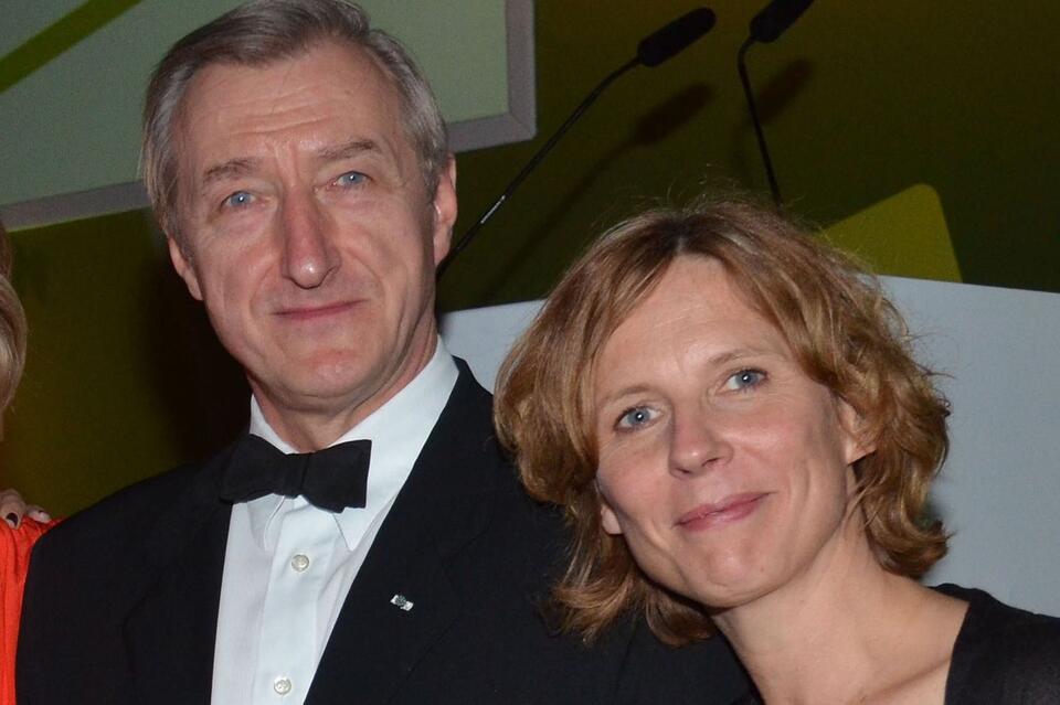 Author Julian Barnes Secretly Remarries Ahead of His 80th Birthday amid ...