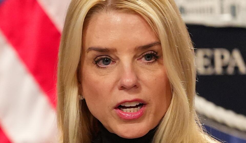 Pam Bondi Shuts Down Epstein Files Claim From MAGA Congressman, "I'll ...