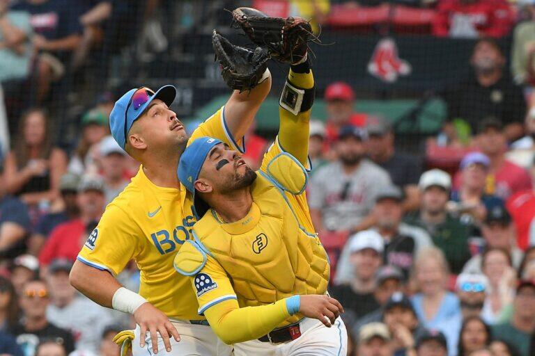 Red Sox lose former Silver Slugger, Gold Glove Award winner in free ...