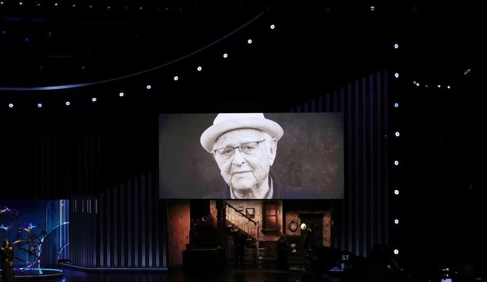 Matthew Perry, Norman Lear and more stars honored during Emmys ‘In ...