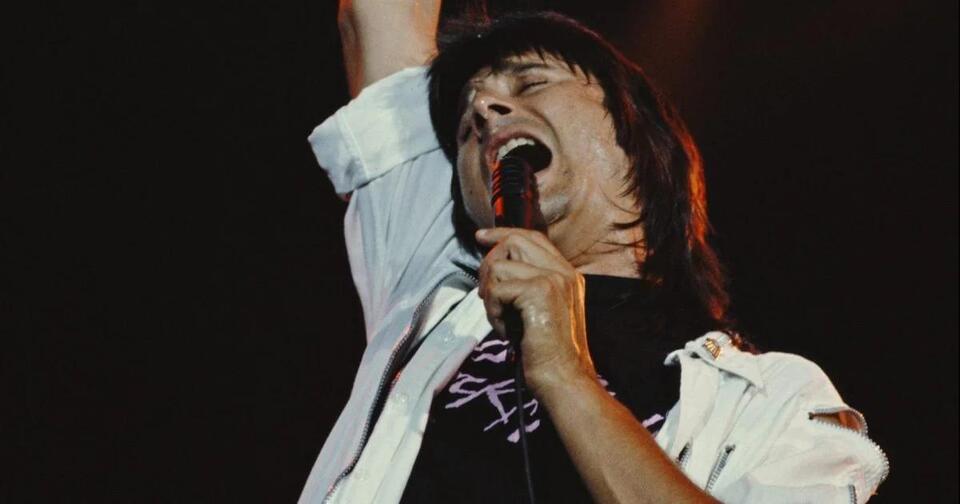‘Journey’ Singer Steve Perry, 75, Stunned ‘80s Hit ‘Don’t Stop Believin ...