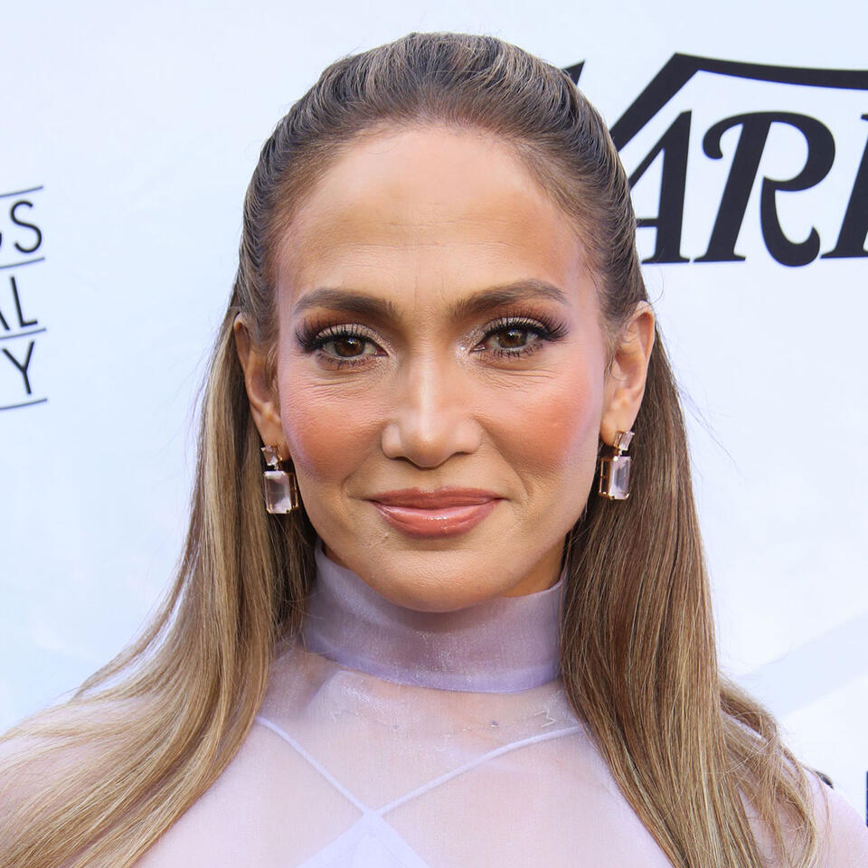 ‘Stunning’ Jennifer Lopez Shows Off Her 'Revenge Body' In A Figure ...