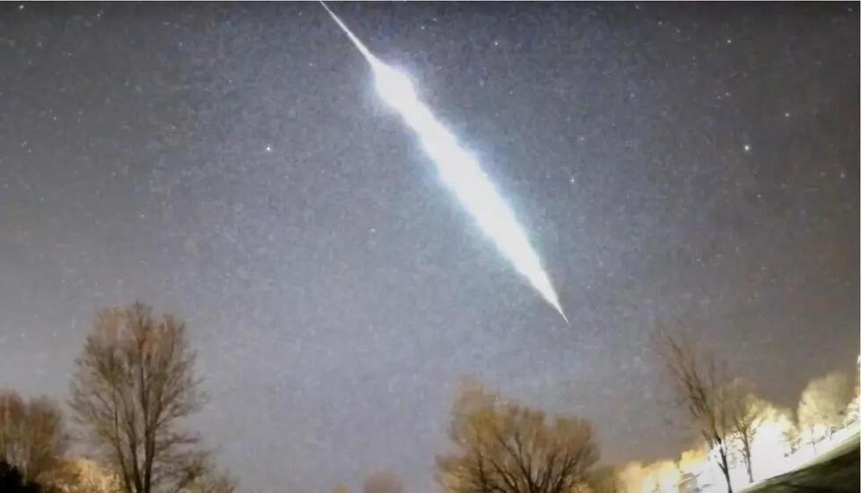 Video Shows Mammoth Meteor Burning Up Over Missouri Saturday - NewsBreak