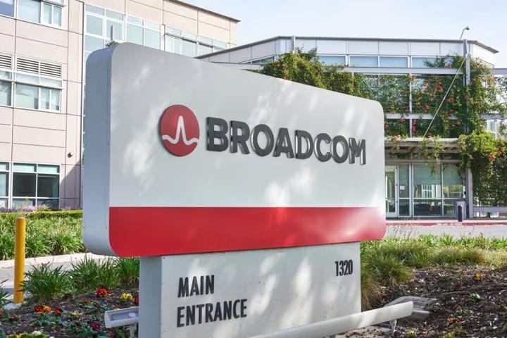 Broadcom Holds 18-Month Edge In Custom AI Chips, 'Buy Aggressively ...
