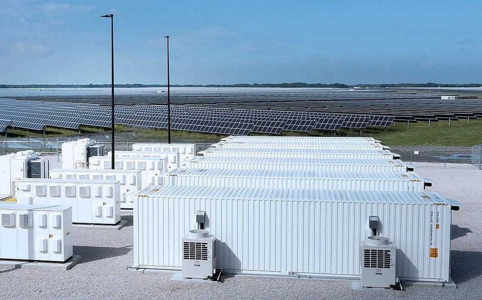 Battery energy storage revenues for ancillary services fall nearly 90% ...