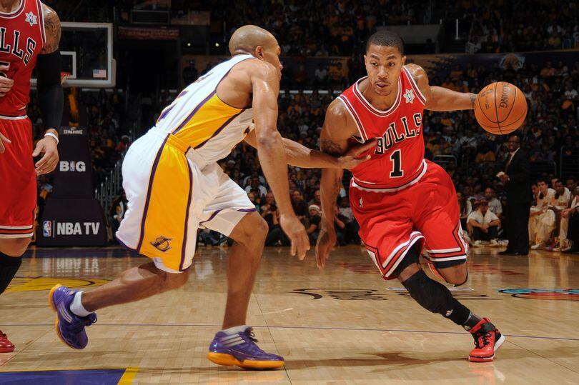 Derrick Rose to have jersey retired as Chicago Bulls president makes touching gesture - NewsBreak