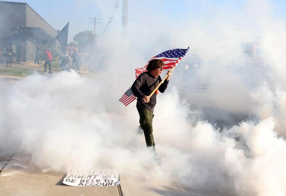 At suburban Chicago ICE facility, federal agents hurl tear gas and ...