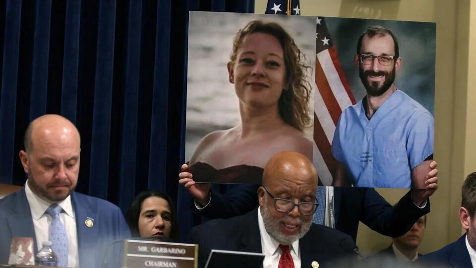 Democrat appears to use AI-generated photo of Alex Pretti's death ...