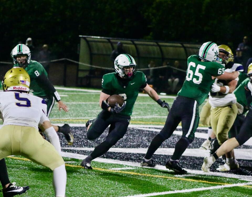 Estacada senior Blake Barger gets four TDs in playoff opening win ...