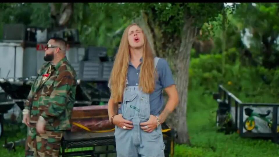 ‘Leave ‘Em Swinging’: MAGA Rapper and Country Singer Drop Lynching ...