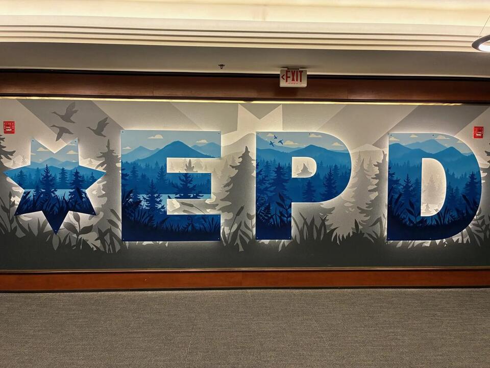 Argument over barking dog leads to stabbing at vape shop, police say ...