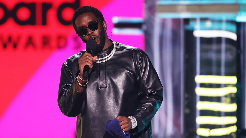 Woman Testifies Diddy Dangled Her Over a 17th-Floor Balcony, Says He ...