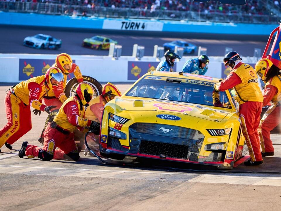 NASCAR vs F1 pit crews: Who gets paid the most?