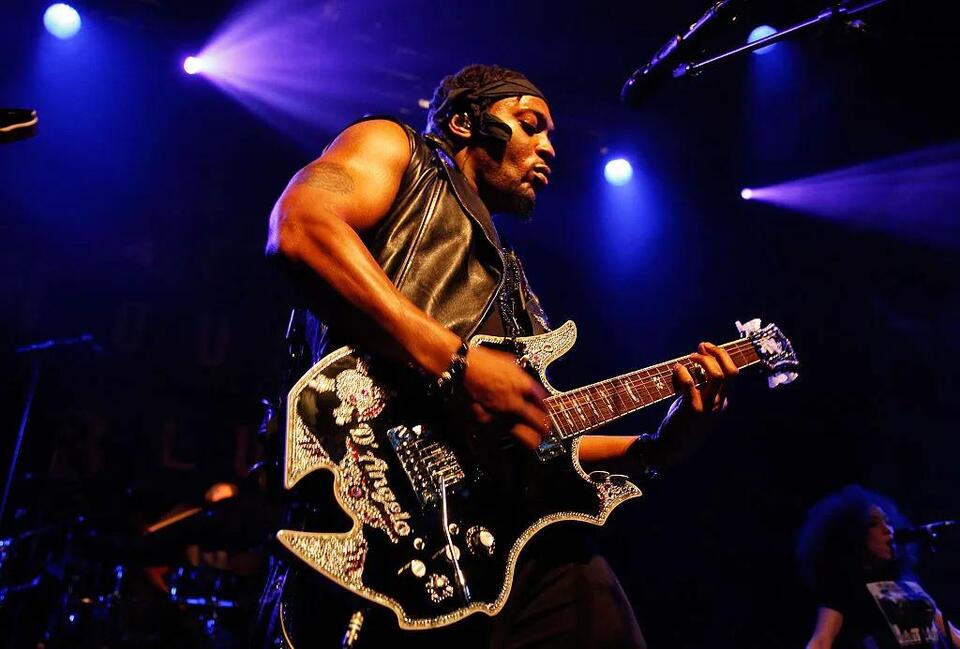 Remembering A Legend: 10 D’Angelo Songs That Shaped Neo-Soul - NewsBreak