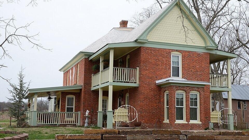 Historic James House in Rogers, Arkansas dates back to 1903 - NewsBreak