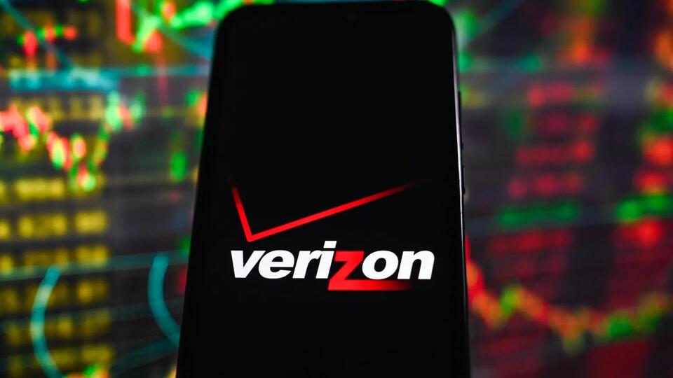When Will the Verizon Outage Be Fixed? How Long You Might Need to Wait ...