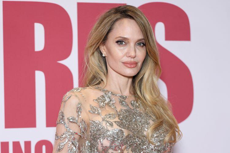 Angelina Jolie Makes Rare Comments About Her Double Mastectomy Scars ...