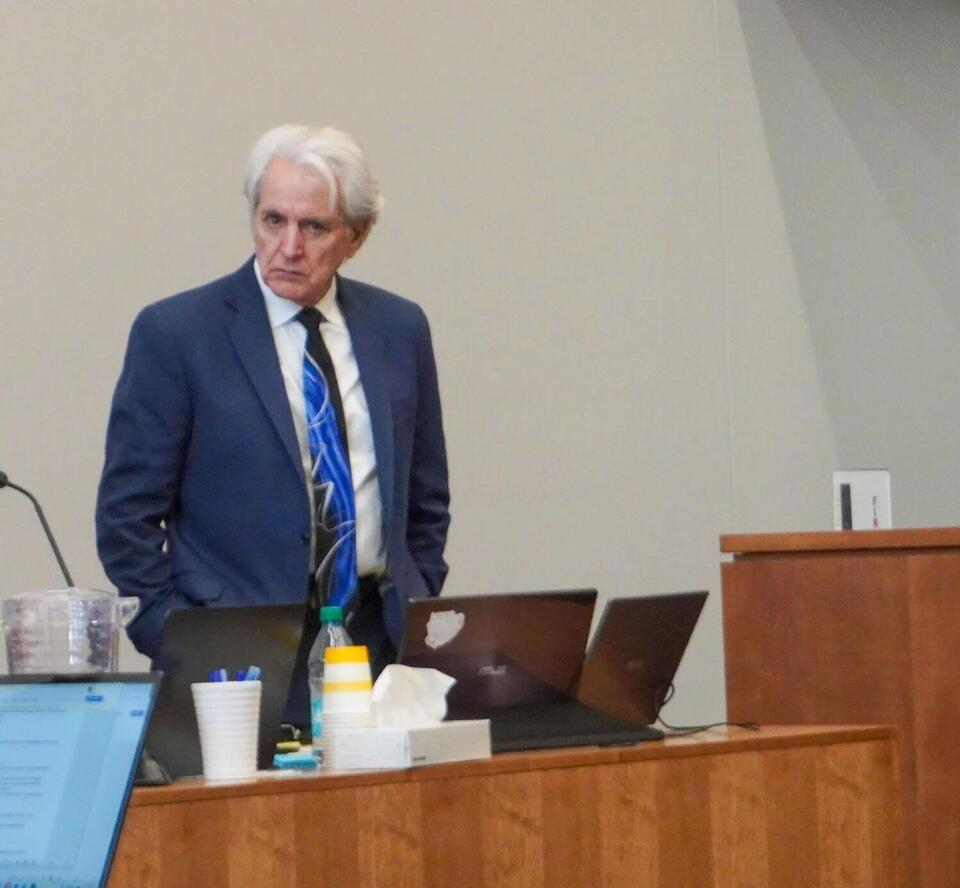 Accused Ponzi scheme lawyer could represent himself as trial begins ...