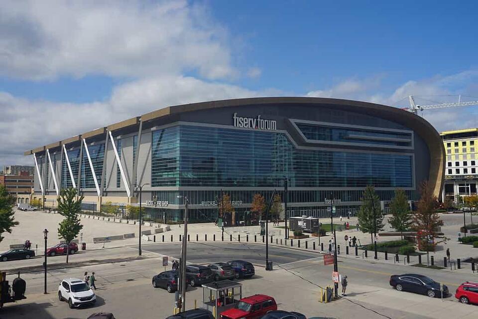 Discover the 8 Biggest Arenas in Wisconsin - NewsBreak