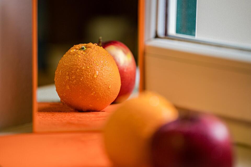 Which Is Healthier: Orange or Apple? - NewsBreak
