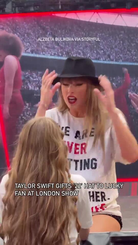 Taylor Swift gave a young fan a coveted ‘22’ hat during her show at ...