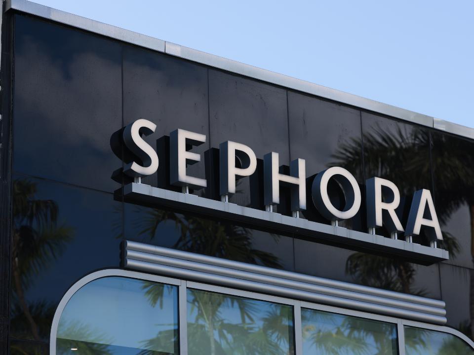 Sephora Responds To Viral Video Of Teen Girls Using Makeup For ...