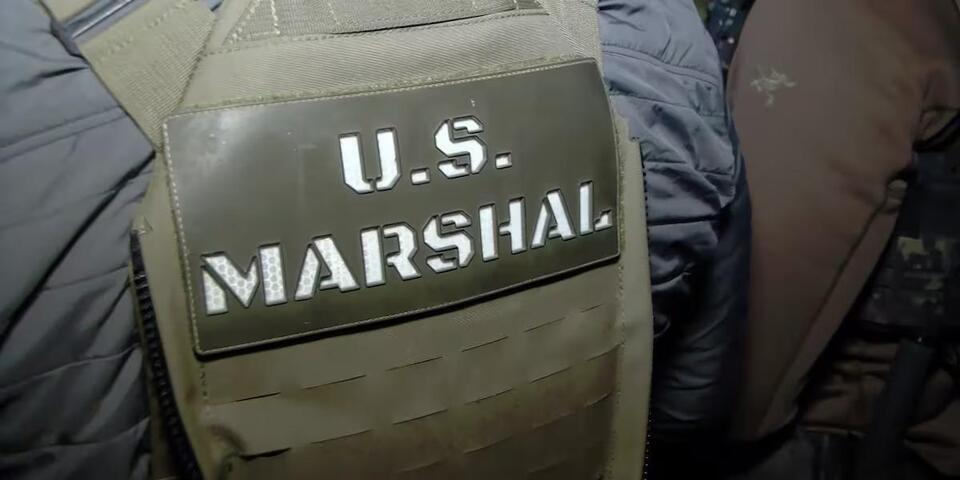 Suspect dies after high-speed chase leads to crash, U.S. marshals say ...