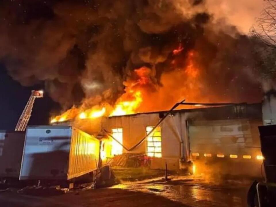 Crews Respond To Commercial Fire In North Whitehall (Photos)