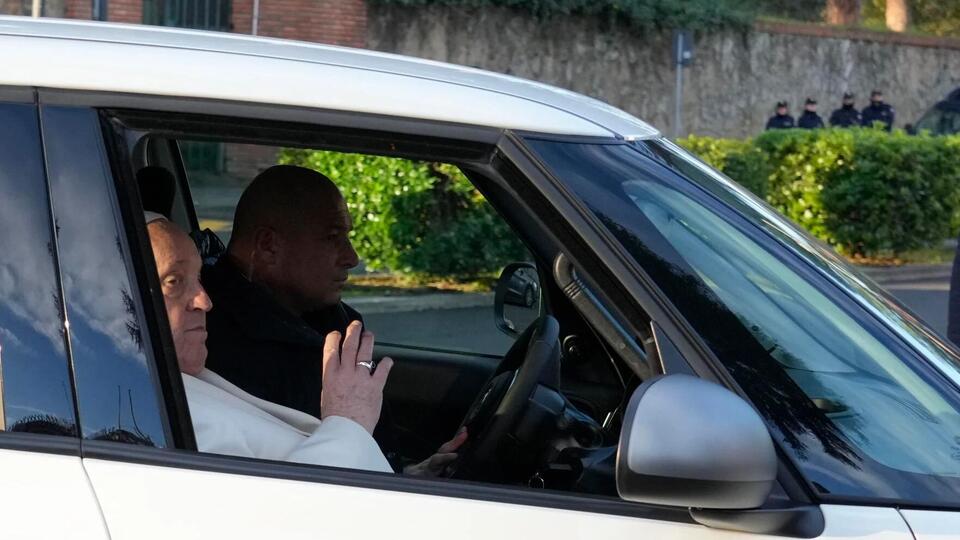 Pope brings Holy Year and prayers for better future to Rome prison, a ...