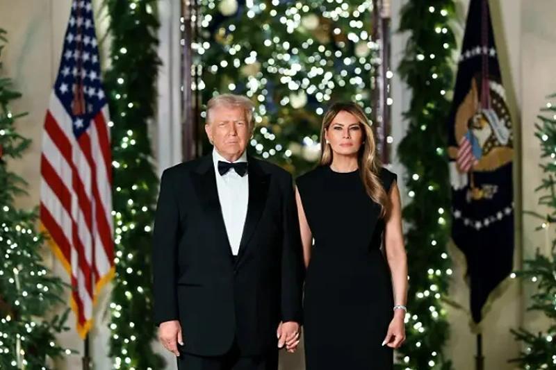 Official Christmas portrait with President Trump and First Lady ...