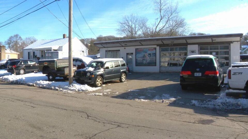 Tiverton police identify 74-year-old man found dead - NewsBreak