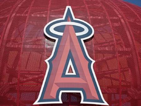 Angels sign former All-Star pitcher