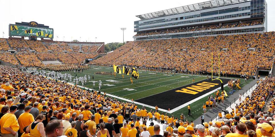2025 Iowa Hawkeyes football season tickets to go on sale Wednesday ...