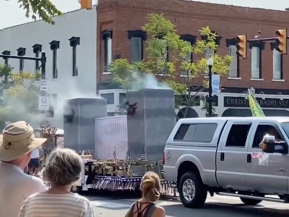 Onlookers stunned by ‘distasteful’ 9/11 Twin Towers parade float by ...