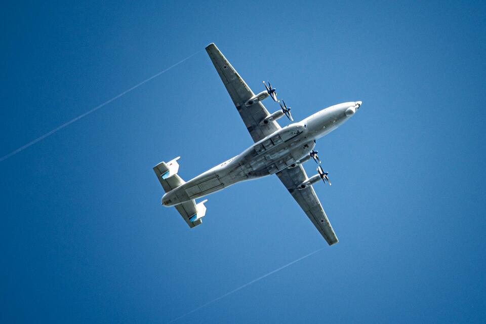 The Russian Air Force's Last Giant An-22 Airlifter Broke In Half In Mid ...