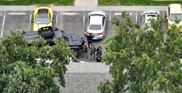 Suspects in gunpoint robbery arrested after investigation, SWAT team ...