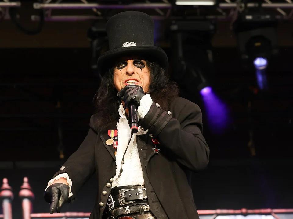 Golf’s newest radio star? Rock legend Alice Cooper