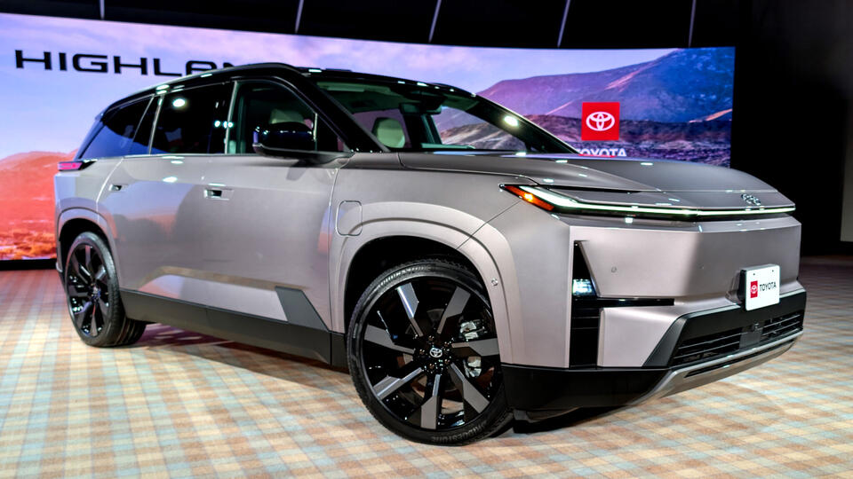 New Toyota Highlander Drops Its Biggest Tradition, And I Got A Front ...