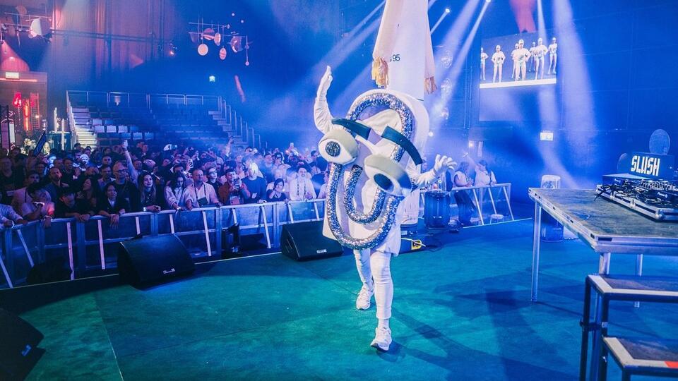 A newly resurfaced Office 97 Easter egg reveals Clippy’s secret role ...