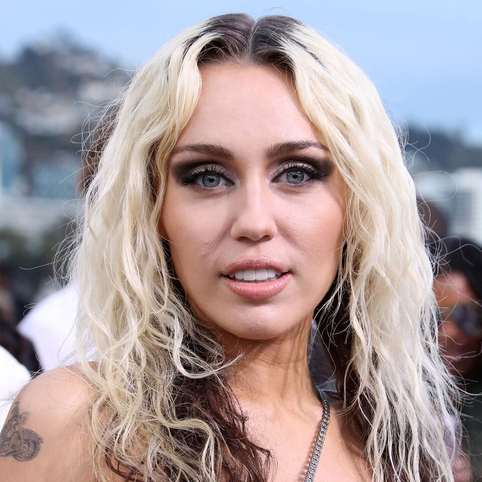 Miley Cyrus Fans Say She's 'The Hottest Girl Ever' After Rocking A ...