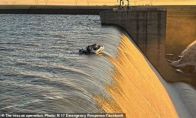 Heart-stopping moment four men cling onto stranded boat on the edge of ...