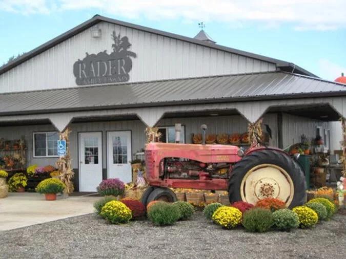 ISU students embrace autumn at Rader Family Farms - NewsBreak