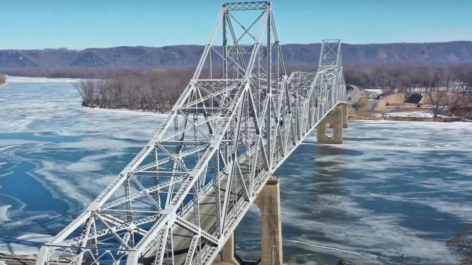 Iconic Bridge Connecting Wisconsin, Iowa Will Now Be Closed Permanently ...