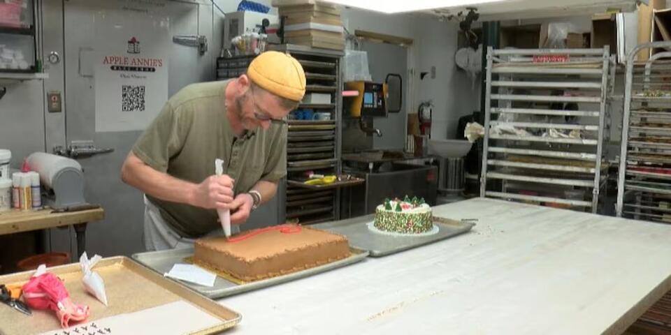 Local cake decorator battling cancer after 35 years at Apple Annie’s ...