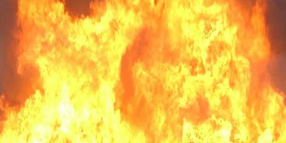 Crews battle house fire in Maquon - NewsBreak