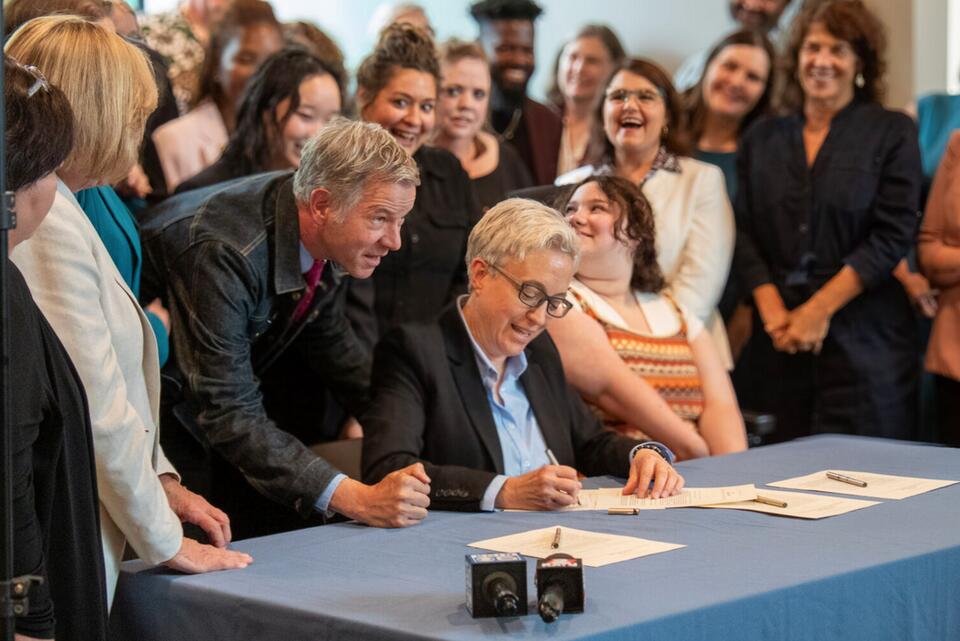 Oregon governor signs series of laws to strengthen behavioral health ...