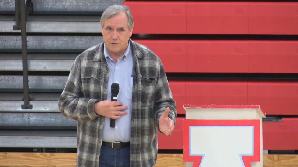 Merkley announces 2026 town halls - NewsBreak