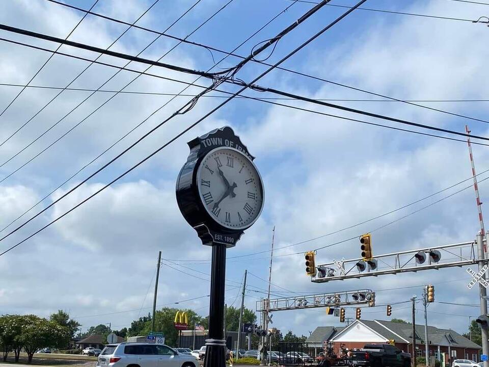Town of Irmo unveils new town clock