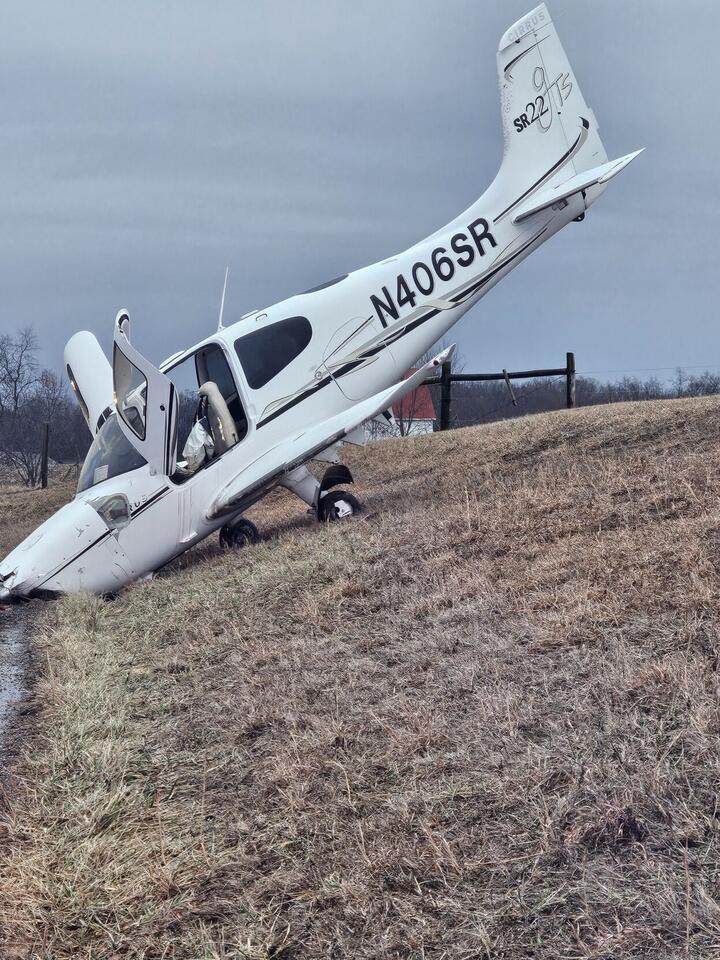 Small plane crashes in Perry County, with minor injuries - NewsBreak