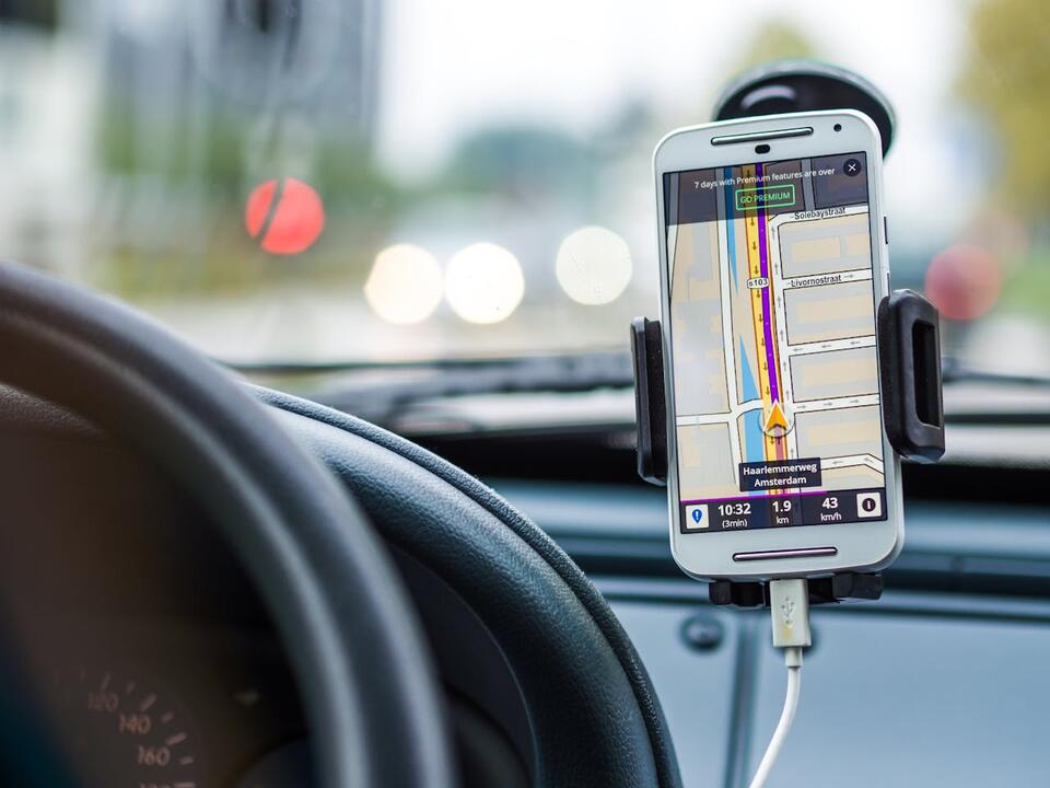Why Do Men Feel Embarrassed About Asking for Directions? - NewsBreak